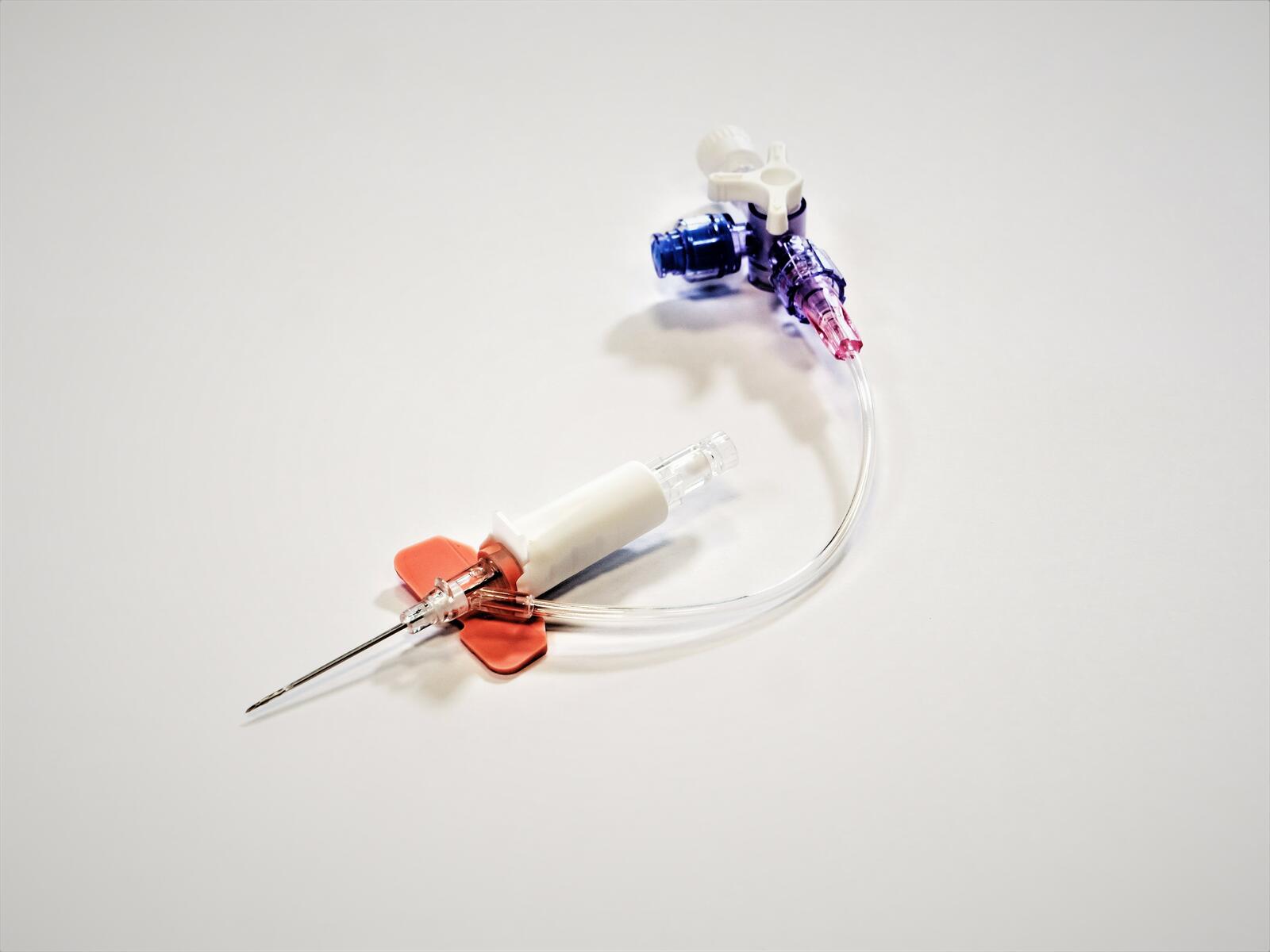 DeltaVen closed IV system